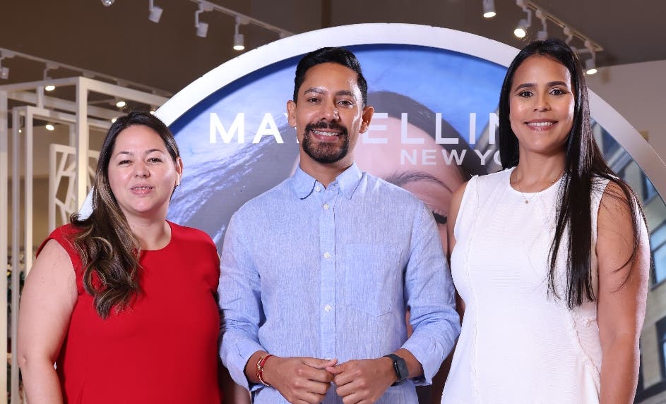 Maybelline introduce productos a RD - Tour Atabex